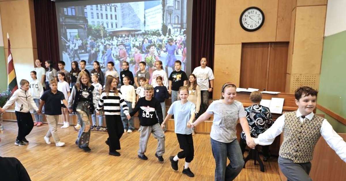 Dobeles 1.vidusskolu apciemo draugi no Lietuvas | Dobelniekiem.lv